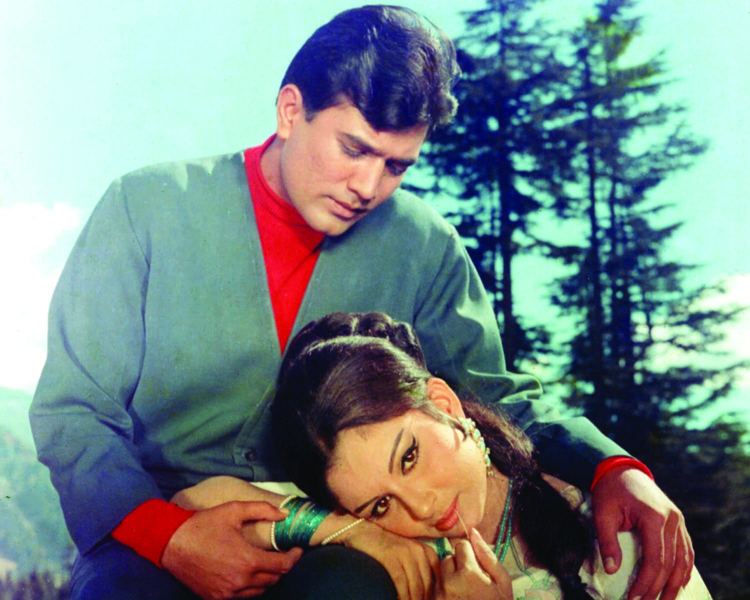 15 Best Old Bollywood Movies for Nostalgic Retro Vibes